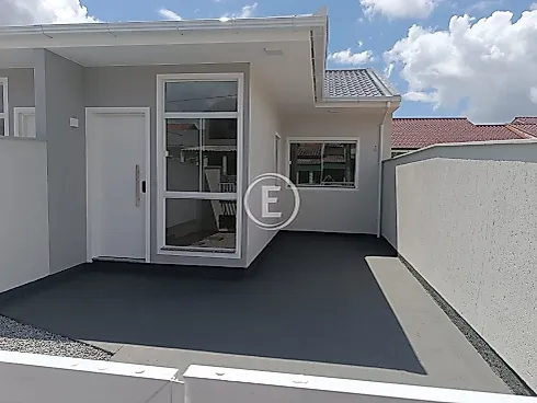 Casa geminada na guarda do Cubatão